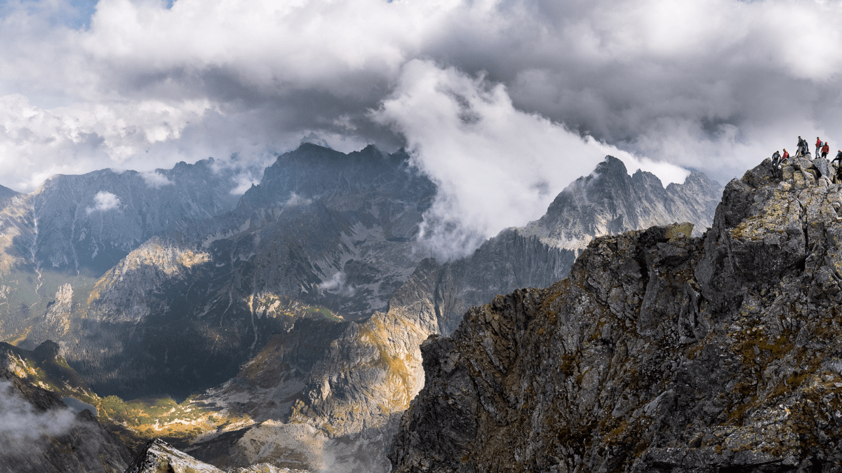 Drumeție în Vârful Rysy: Piscul Situat La Granița Slovaciei și Poloniei ...